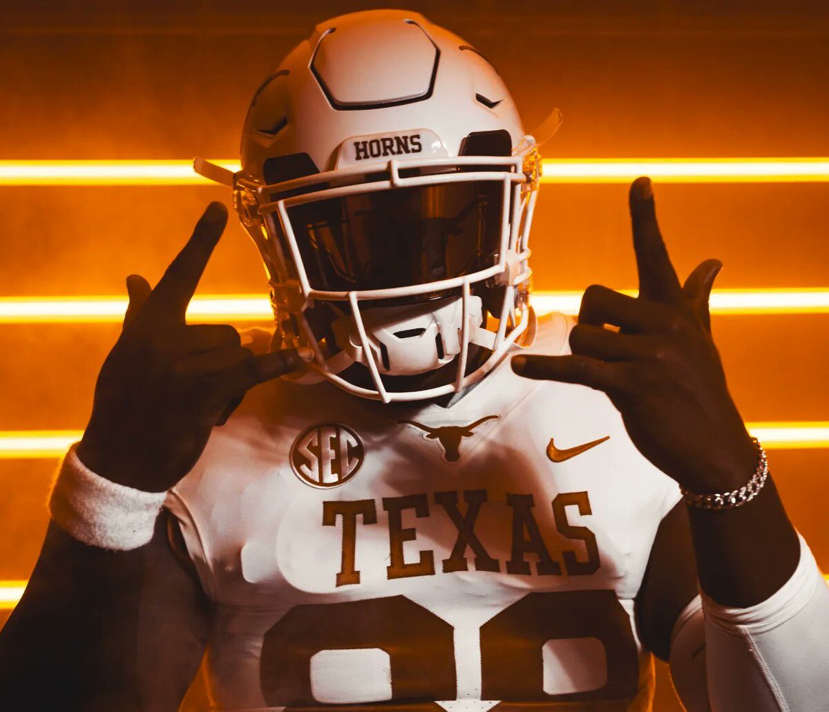 Defensive Lineman Josiah Sharma Flips Commitment from Oregon to Texas ...