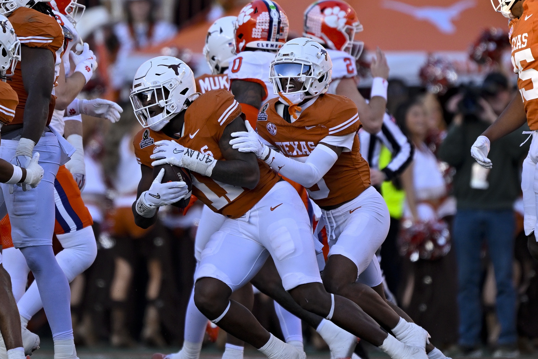 EDGE Colin Simmons named 2024 Shaun Alexander Freshman of the Year ...